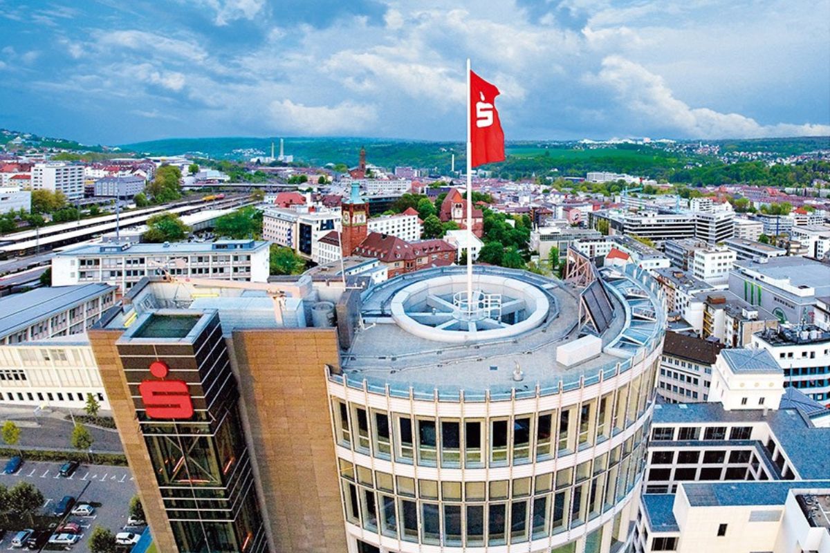 Wenn eine der größten deutschen Sparkassen mal so richtig die Hosen ...