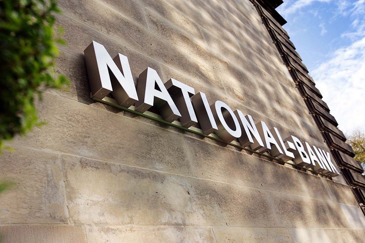 Bewerberinnen zu dumm! National-Bank Essen verzweifelt an Quote